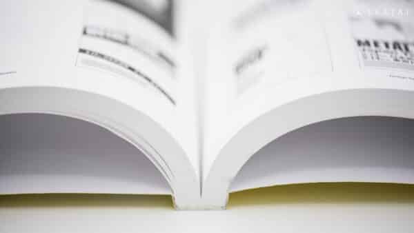 Principales différences entre livres brochés et reliés rigides, et ...