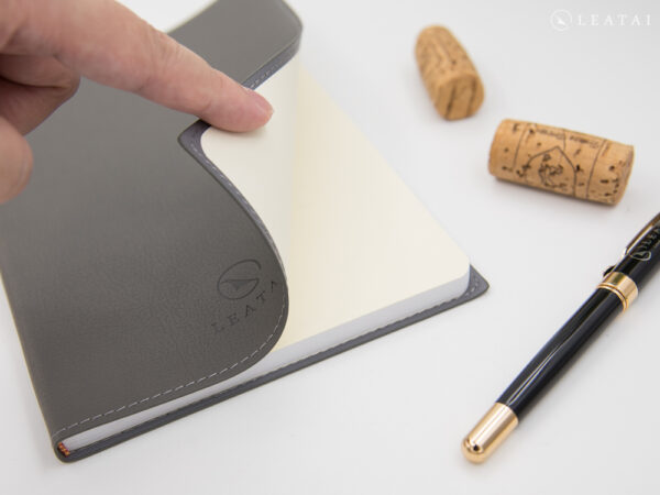 Principales différences entre livres brochés et reliés rigides, et ...